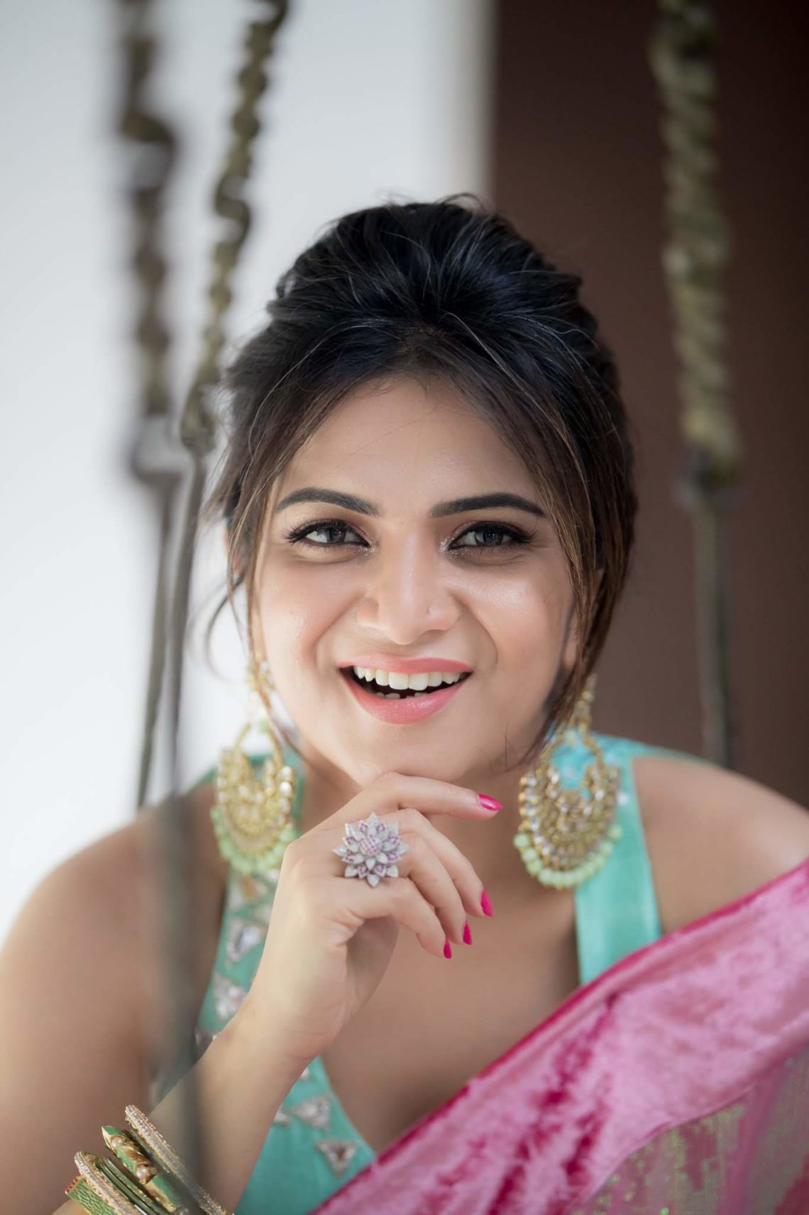 TV Anchor DD Neelakandan's Stunning Images HD - Live Cinema News